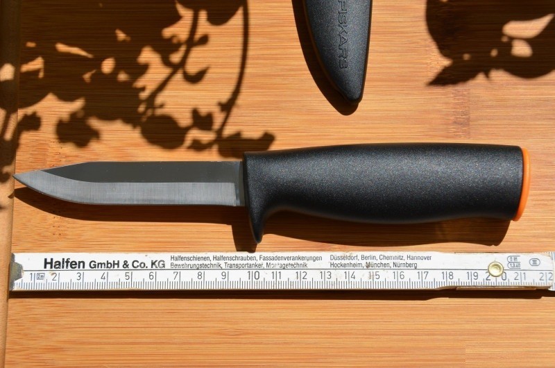 Обзор FISKARS K40. Нетонущий садовый нож